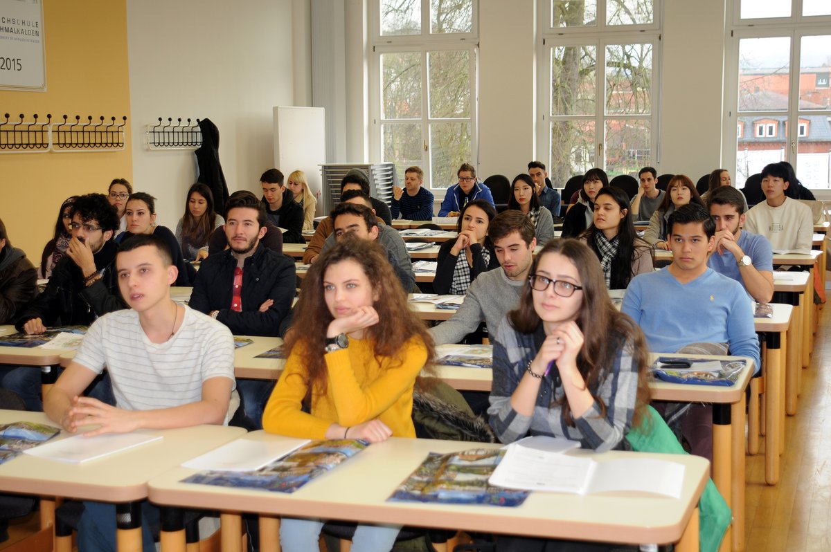 Neue ausländische Studierende begrüßt