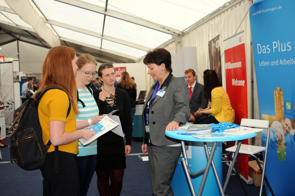 Unternehmen präsentieren sich zur Karrieremesse