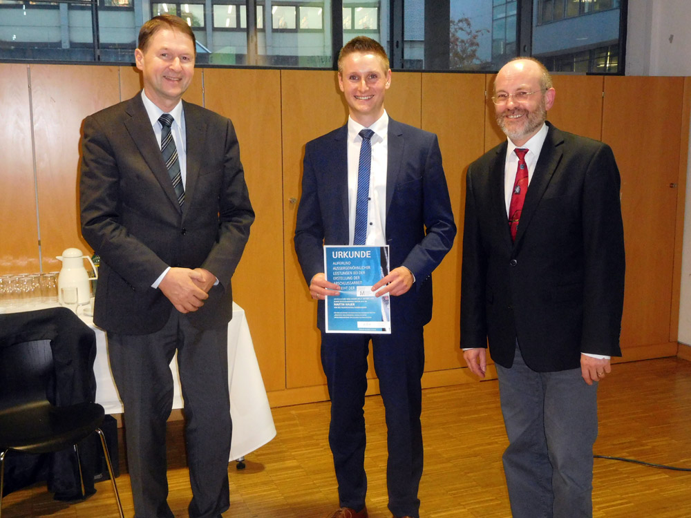 Maschinenbauabsolvent Martin Hauer mit dem Deutschlandpreis des FBTM ...